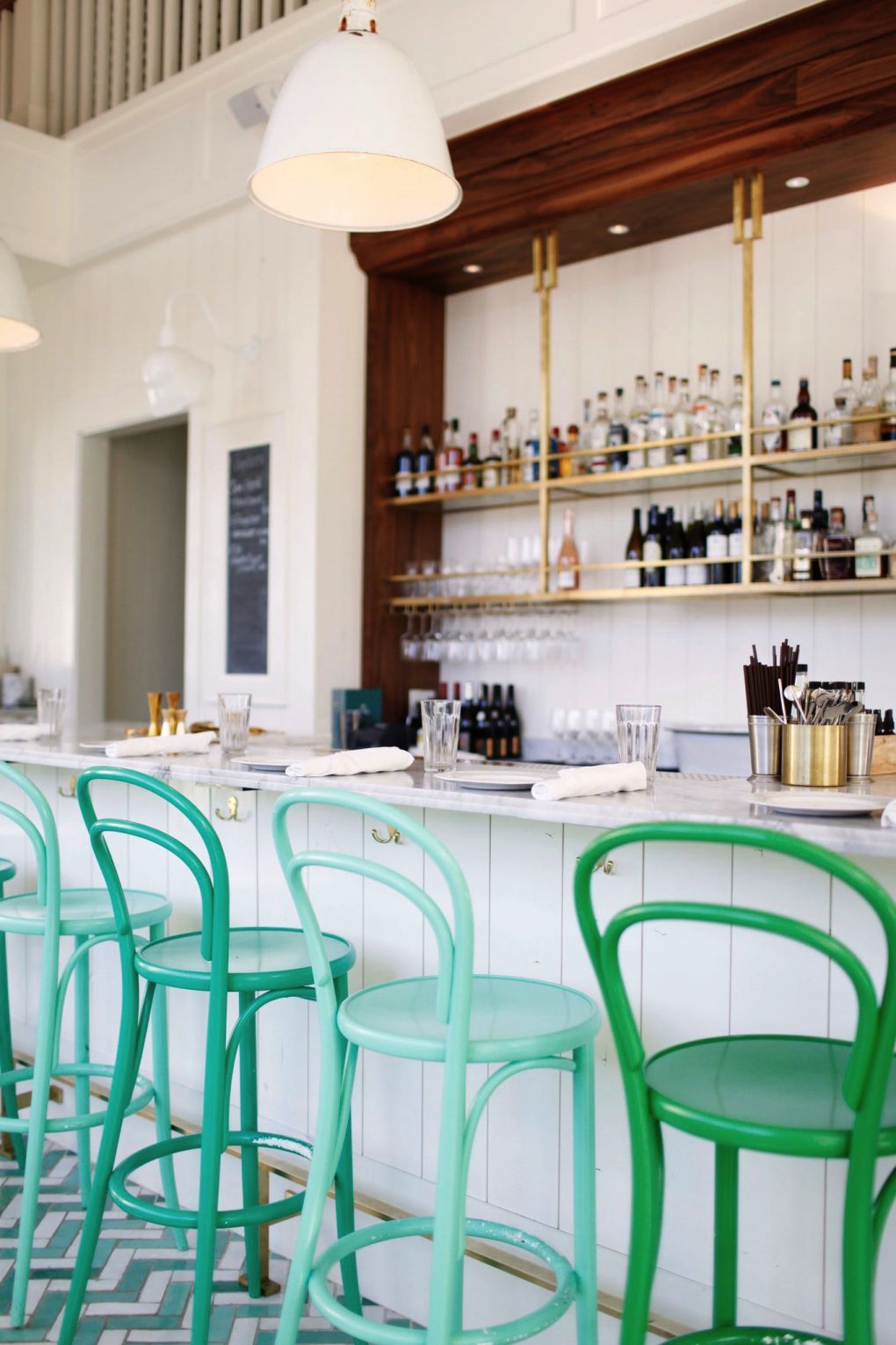 Bar Melusine, an amazing green flash decor | Unique Blog
